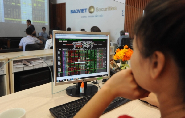 Chứng khoán hôm nay (25/7): Thị trường duy trì đà tăng, nhưng VN-Index “xanh vỏ, đỏ lòng” | Thời ...