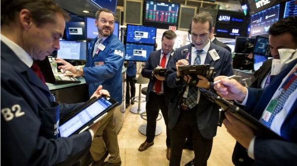 Chứng khoán Mỹ tiếp tục tăng, S&P 500 và Dow Jones lập đỉnh mới | Thời ...