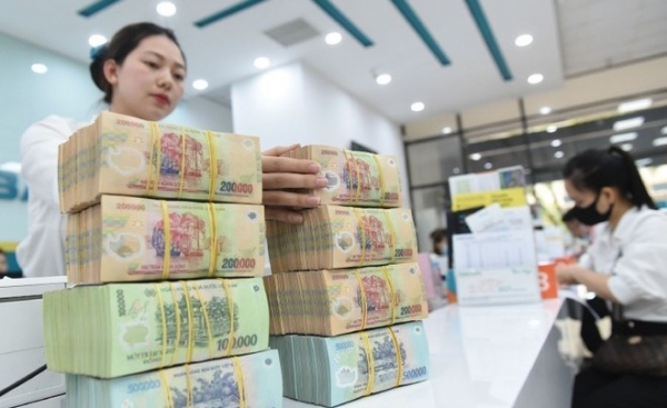 Lãi suất tiết kiệm tăng, tiền gửi từ dân cư đổ mạnh vào ngân hàng cuối năm | Thời báo Tài chính ...