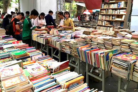 Nhiều sách về Hà Nội được giới thiệu tại Hội sách Văn Miếu | Thời báo ...